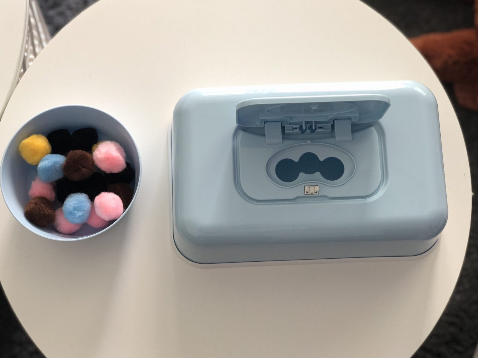 Pom pom push – Happy Mommy Pose