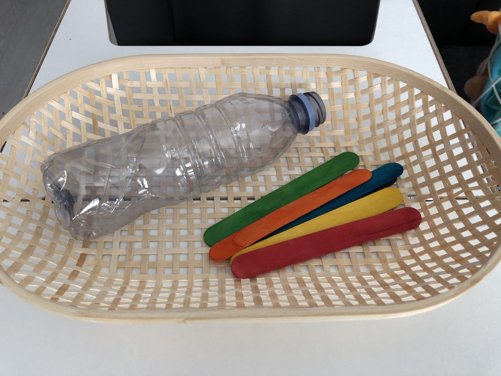 Craft sticks drop – Happy Mommy Pose